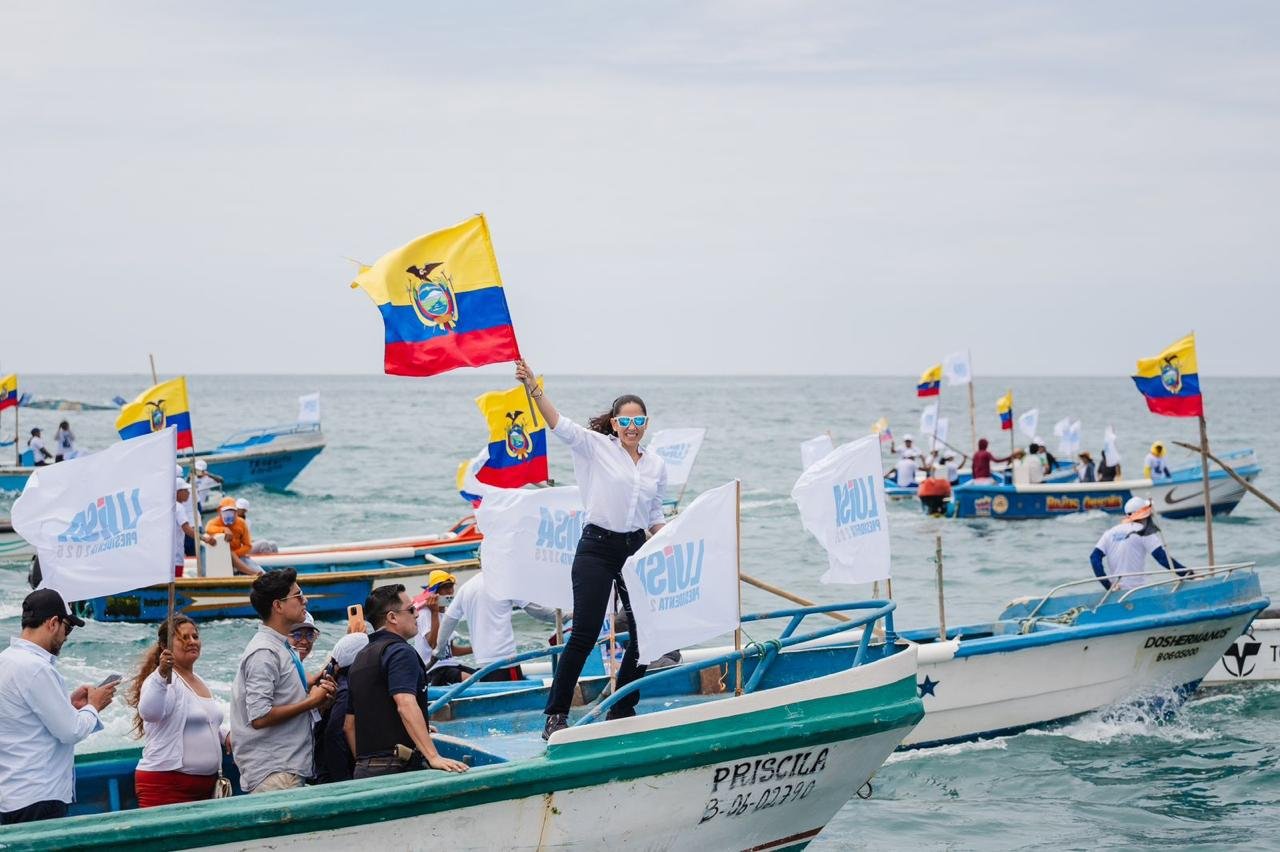 Caravana marítima en Santa Elena por Luisa González - Revivir Ecuador